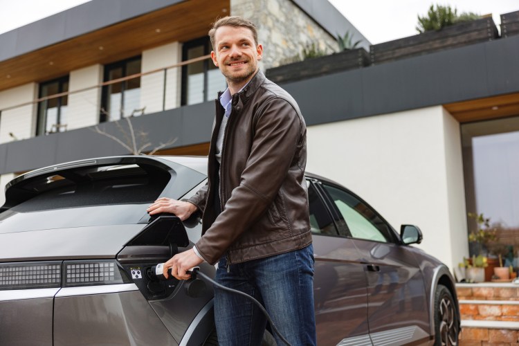 Electric Cars and Vehicles | AAA Automotive